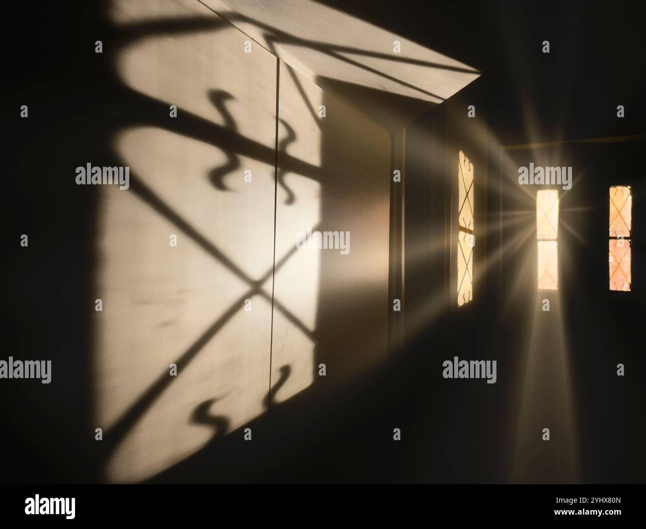 Sunlight through window on wall hi-res stock photography and images - Alamy