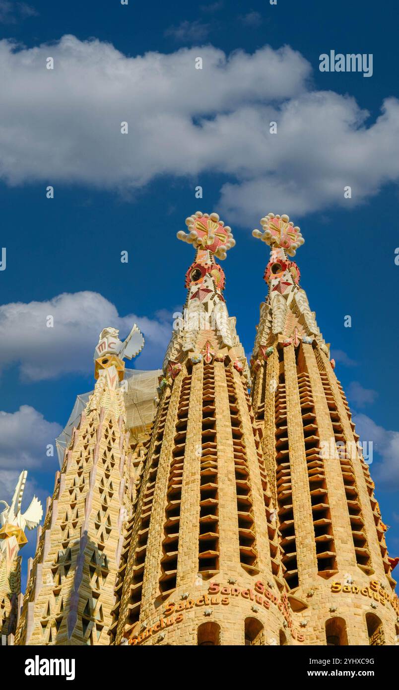 BARCELONA, SPAIN - October 3, 2024: The Sagrada Fam lia, Antoni Gaudis iconic basilica, stands ...