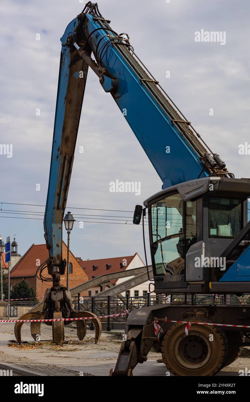 Crane safety tape hi-res stock photography and images - Alamy
