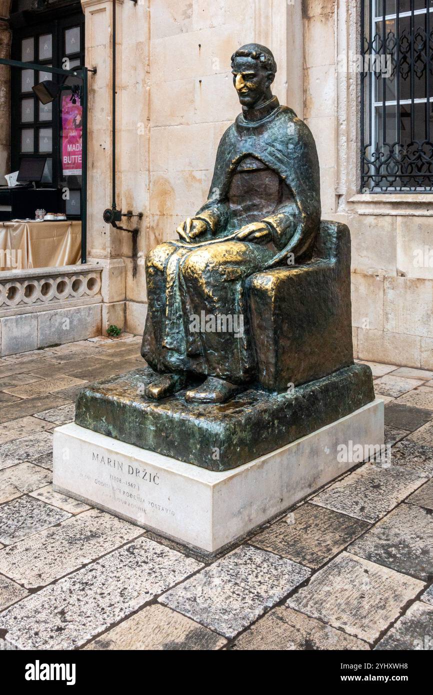 Dubrovnik – HR – Oct 18, 2024 The statue of the famous writer Marin ...