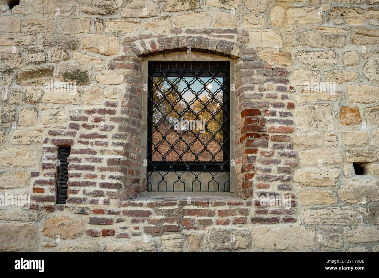 Iron arched grill hi-res stock photography and images - Alamy