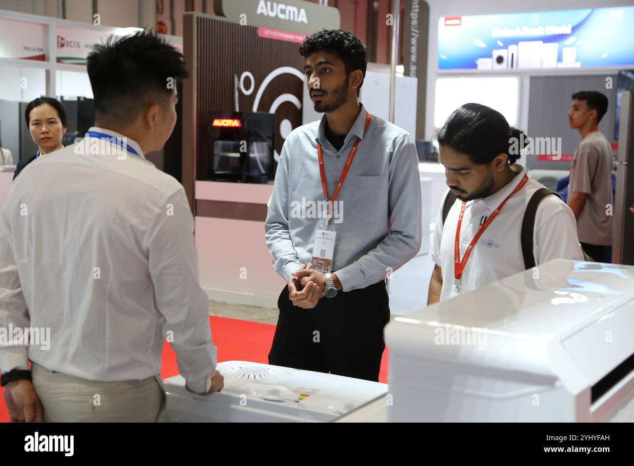 Abu Dhabi, United Arab Emirates. 12th Nov, 2024. People visit the first ...