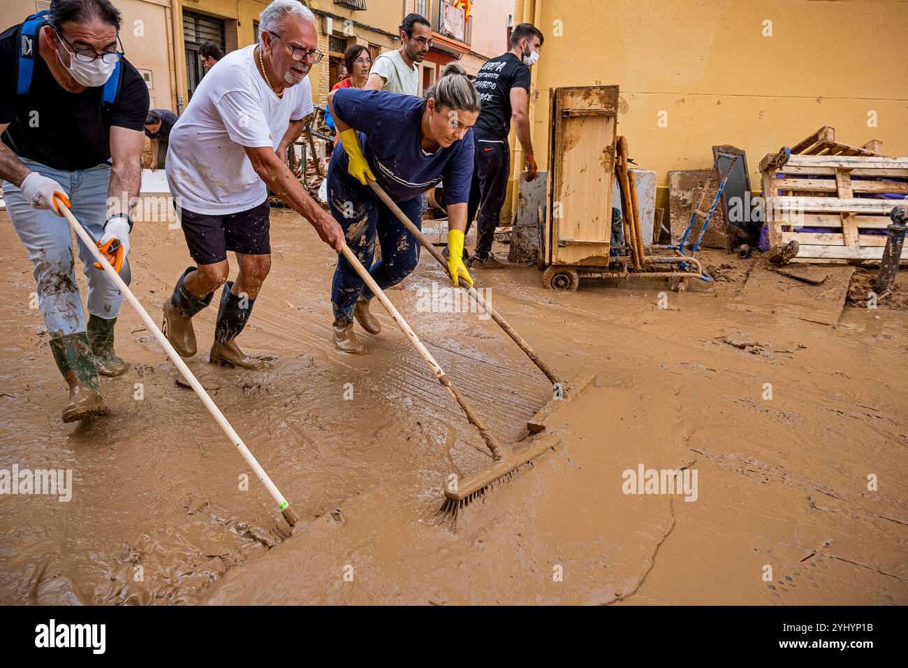 Editorial use only Volunteers cleaning a street in Paiporta, Valencia ...