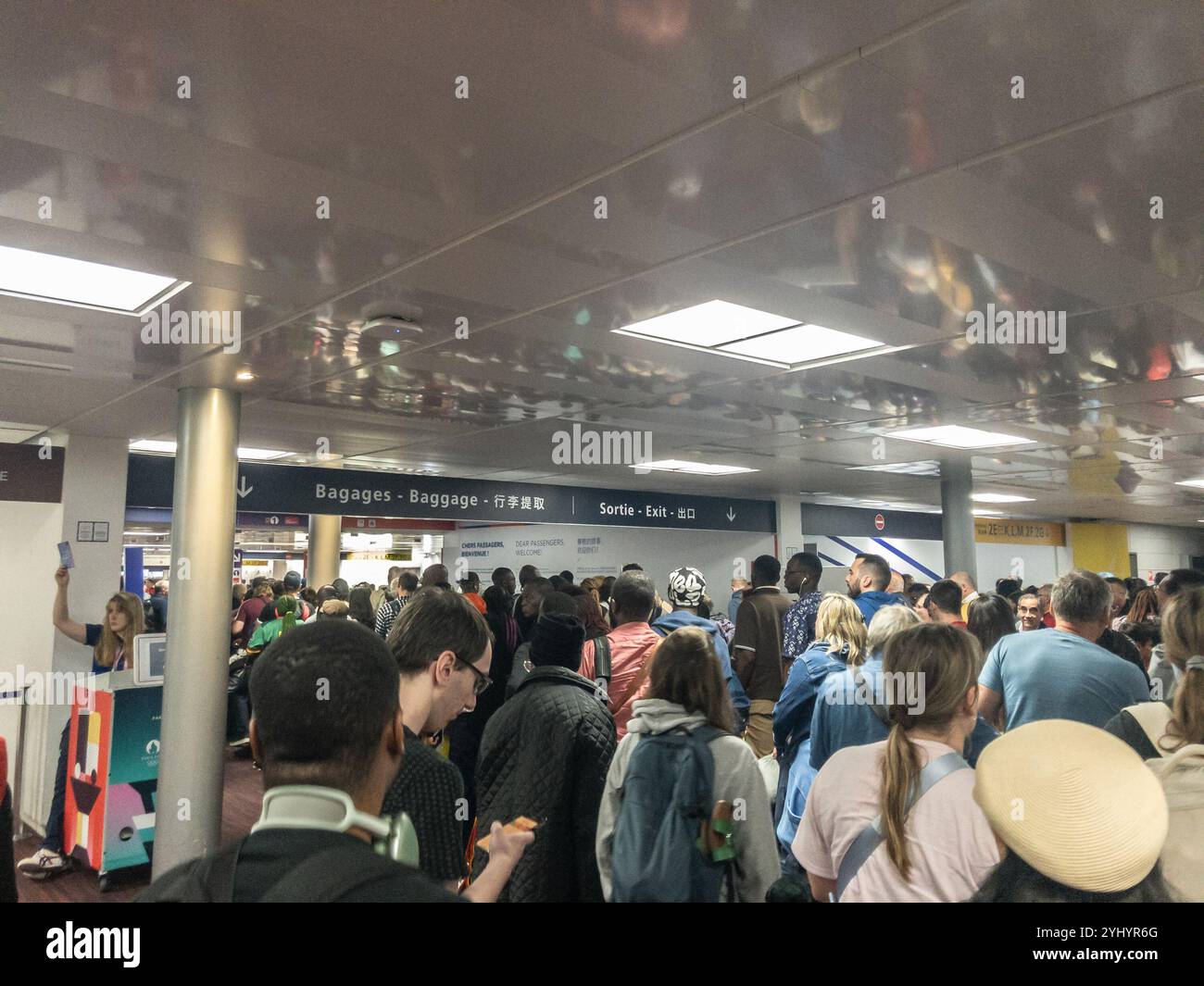 Airport inefficiency hi-res stock photography and images - Alamy