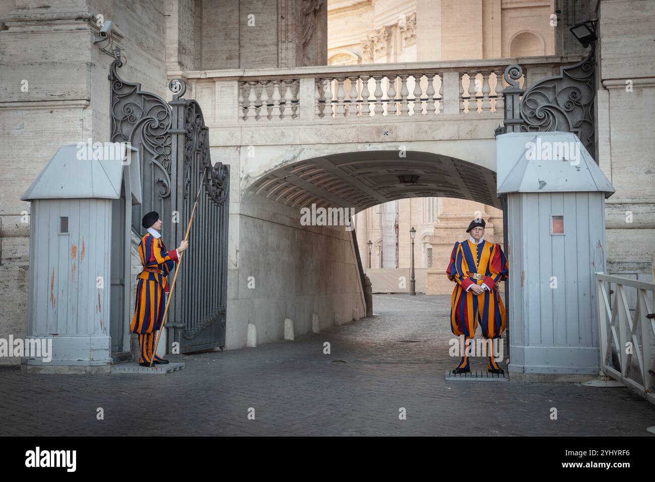 Pontifical swiss guards stand hi-res stock photography and images - Alamy
