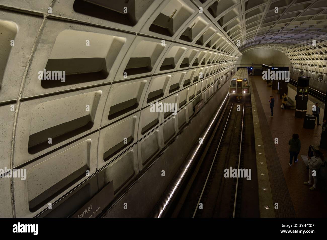 Vanishing point train tunnel hi-res stock photography and images - Alamy