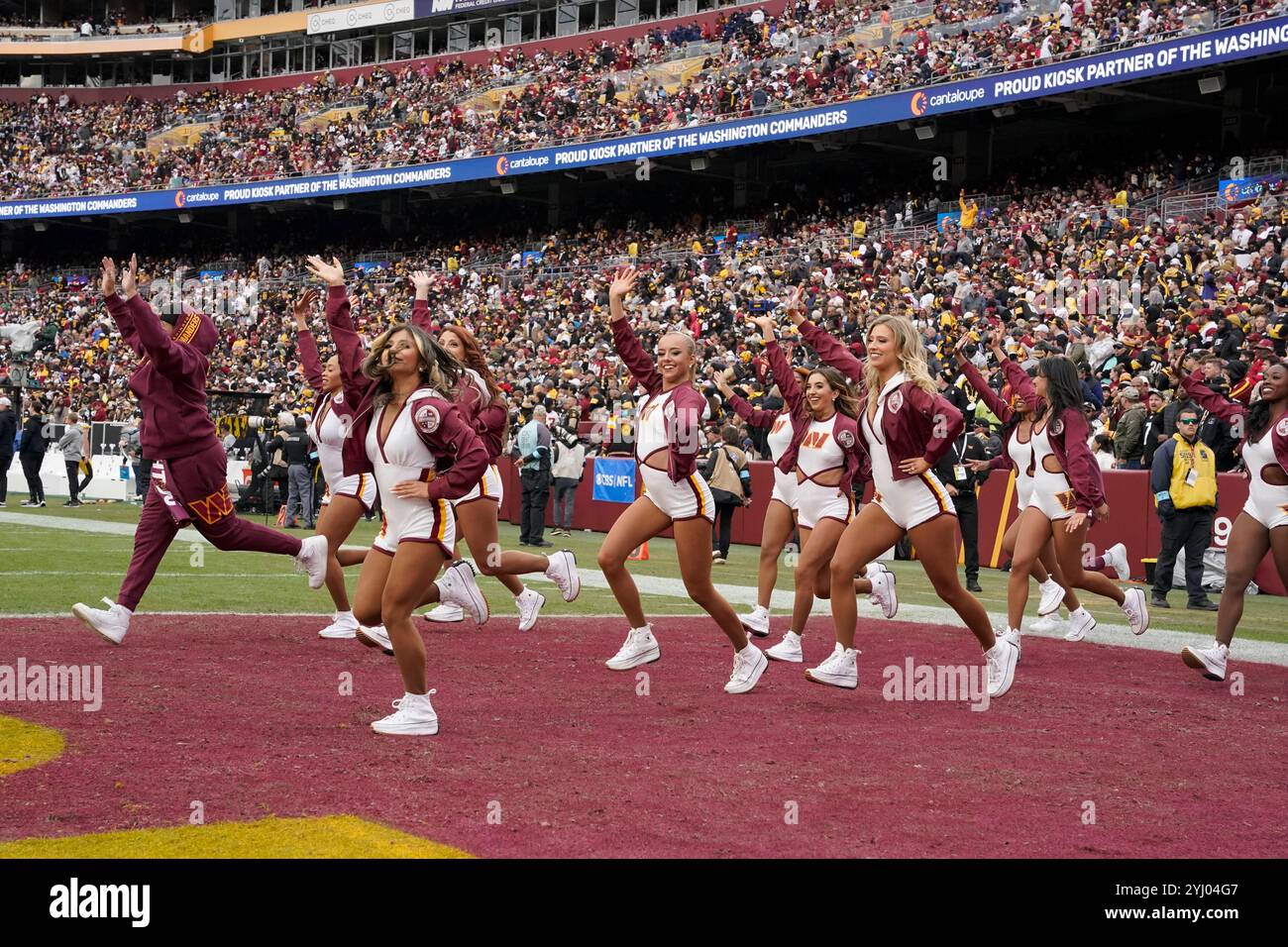 Washington commanders cheerleaders hi-res stock photography and images ...