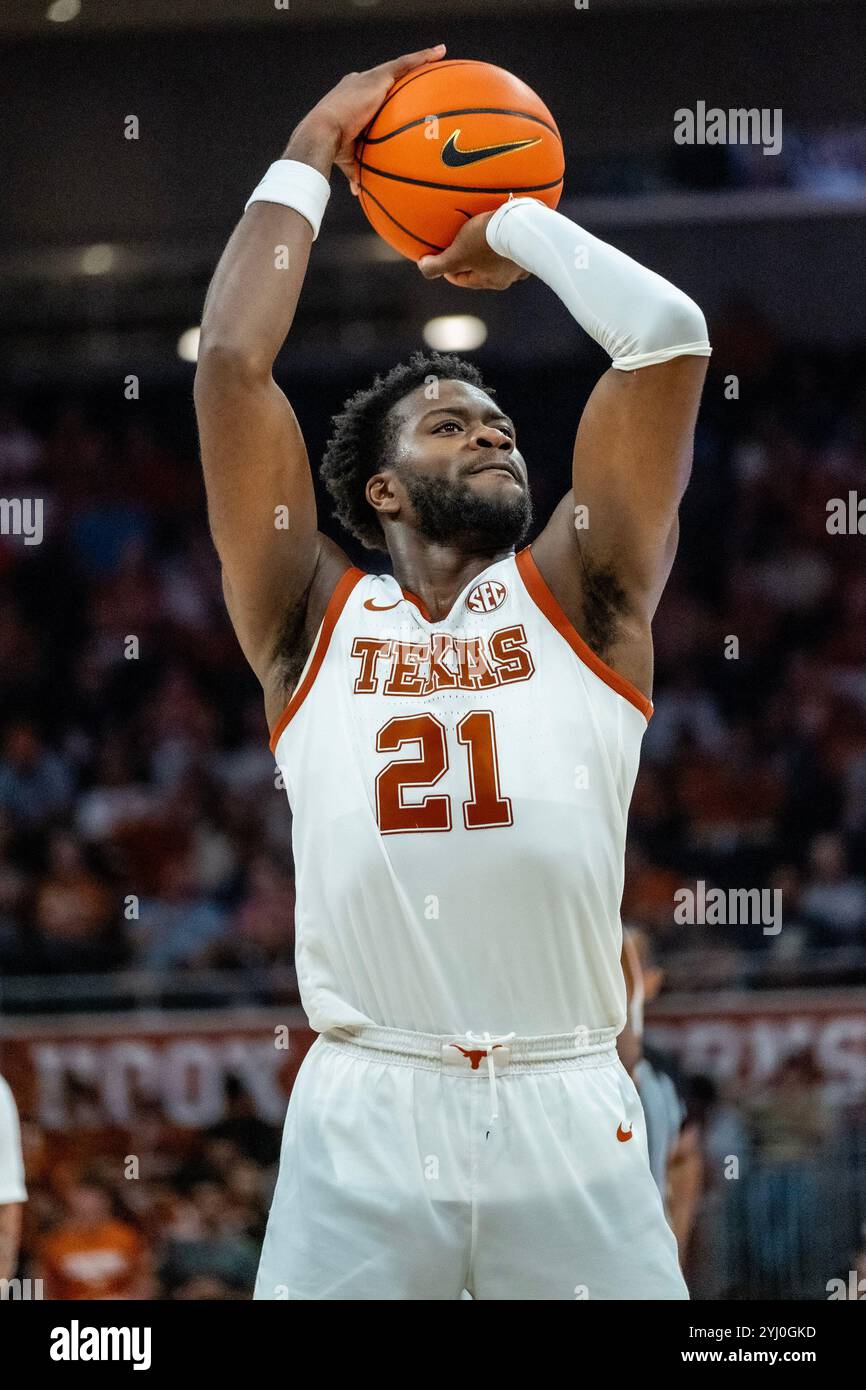 Austin, Texas, USA. 12th Nov, 2024. ZeÕRik Onyema #21 of the Texas ...