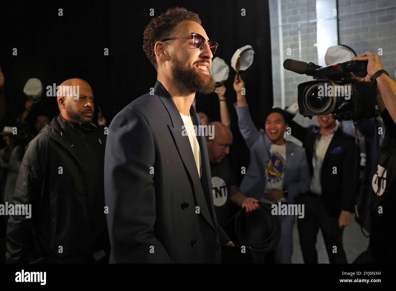 Dallas Mavericks' Klay Thompson arrives at Chase Center as he returns ...