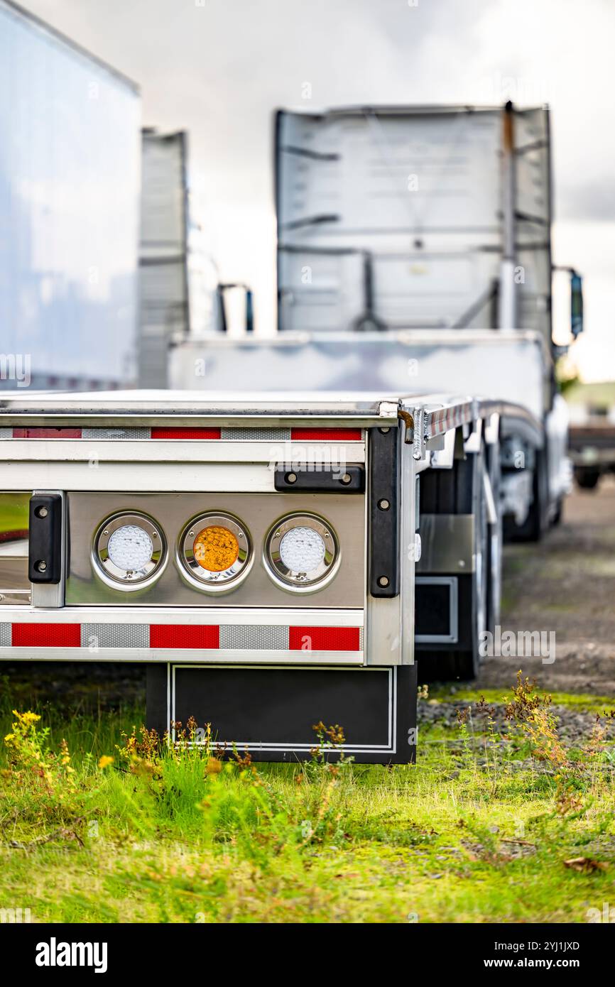 Powerful white big rig semi truck with extended cab for truck driver ...