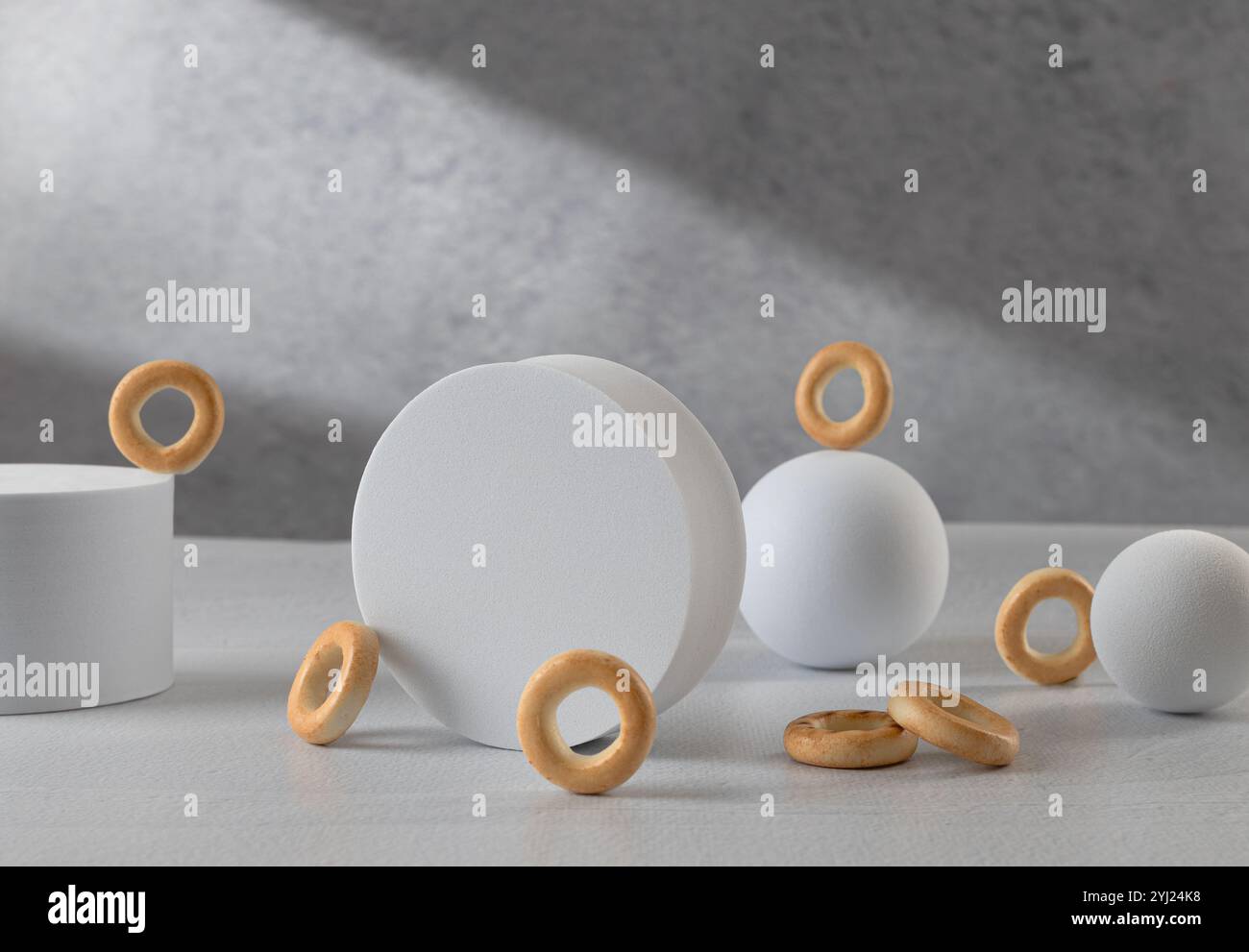 Round props hi-res stock photography and images - Alamy