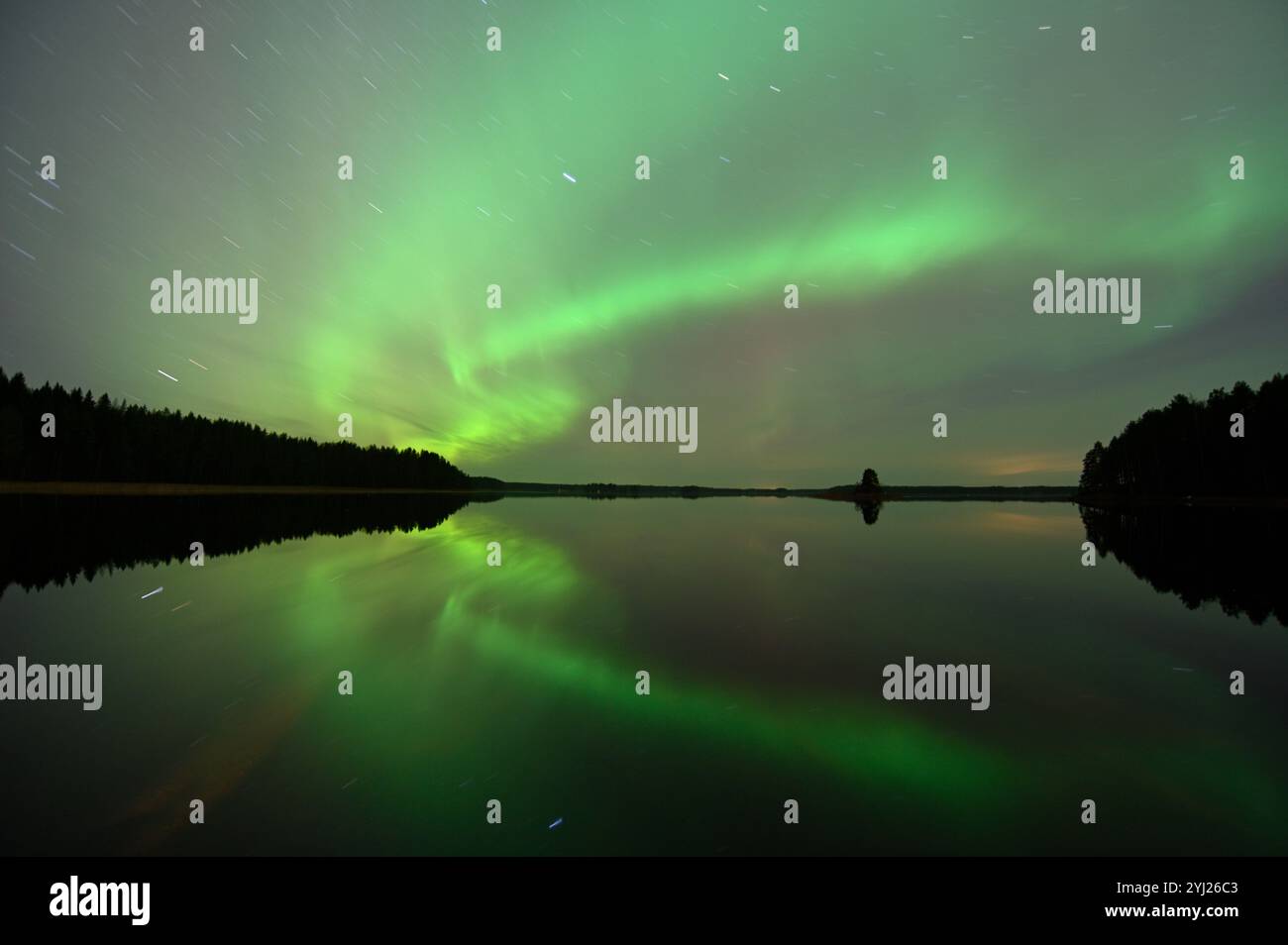 Subtle aurora borealis hi-res stock photography and images - Alamy