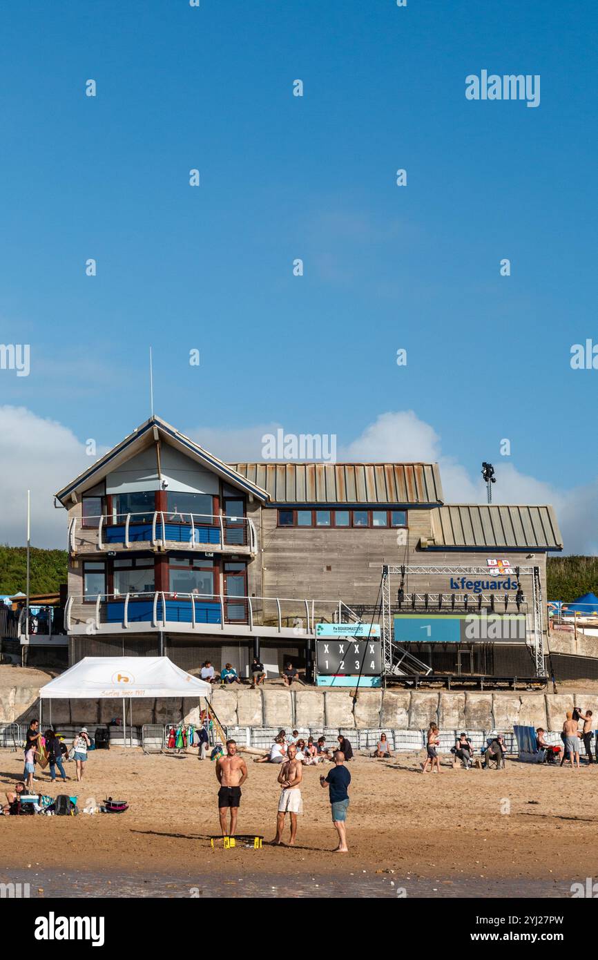 The RNLI building on Fistral Beach, Newquay, Cornwall, England, UK ...