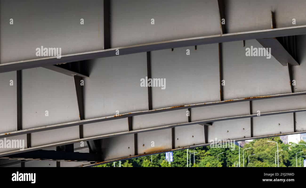 Steel girders and bolts hi-res stock photography and images - Alamy