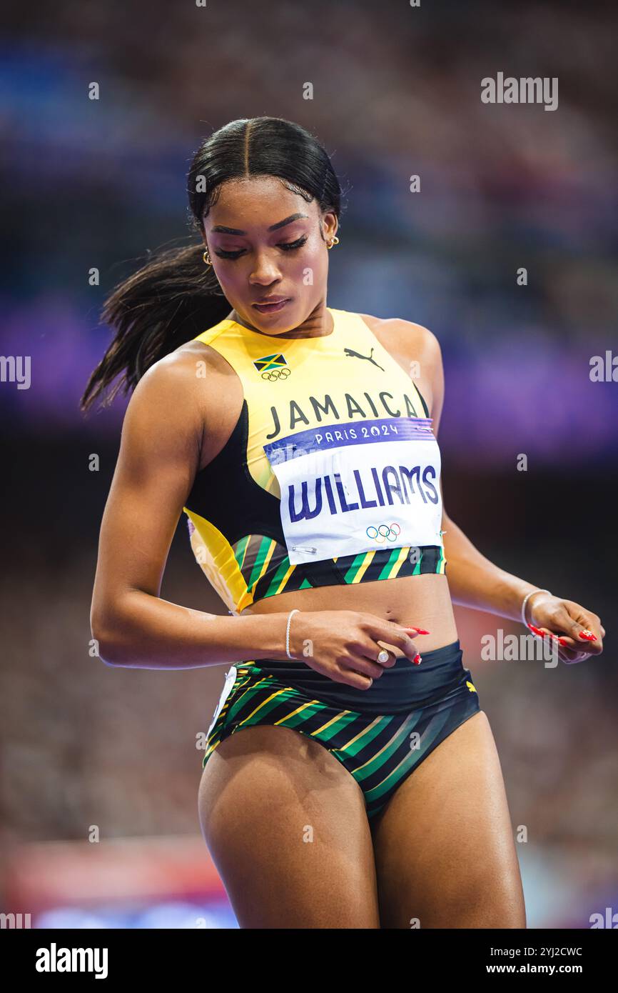 Stacey-Ann Williams participating in the 400 meters at the Paris 2024 ...