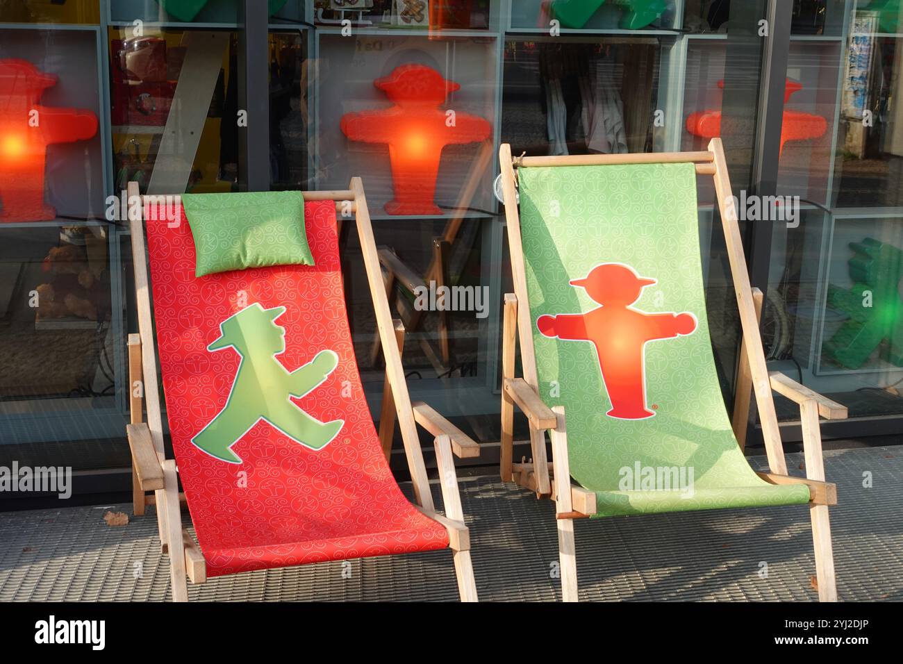 Ampelmann icon hi-res stock photography and images - Alamy