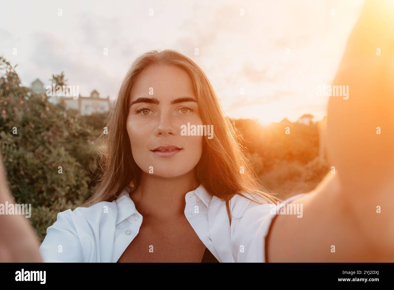 Beautiful blonde girl taking selfie hi-res stock photography and images ...