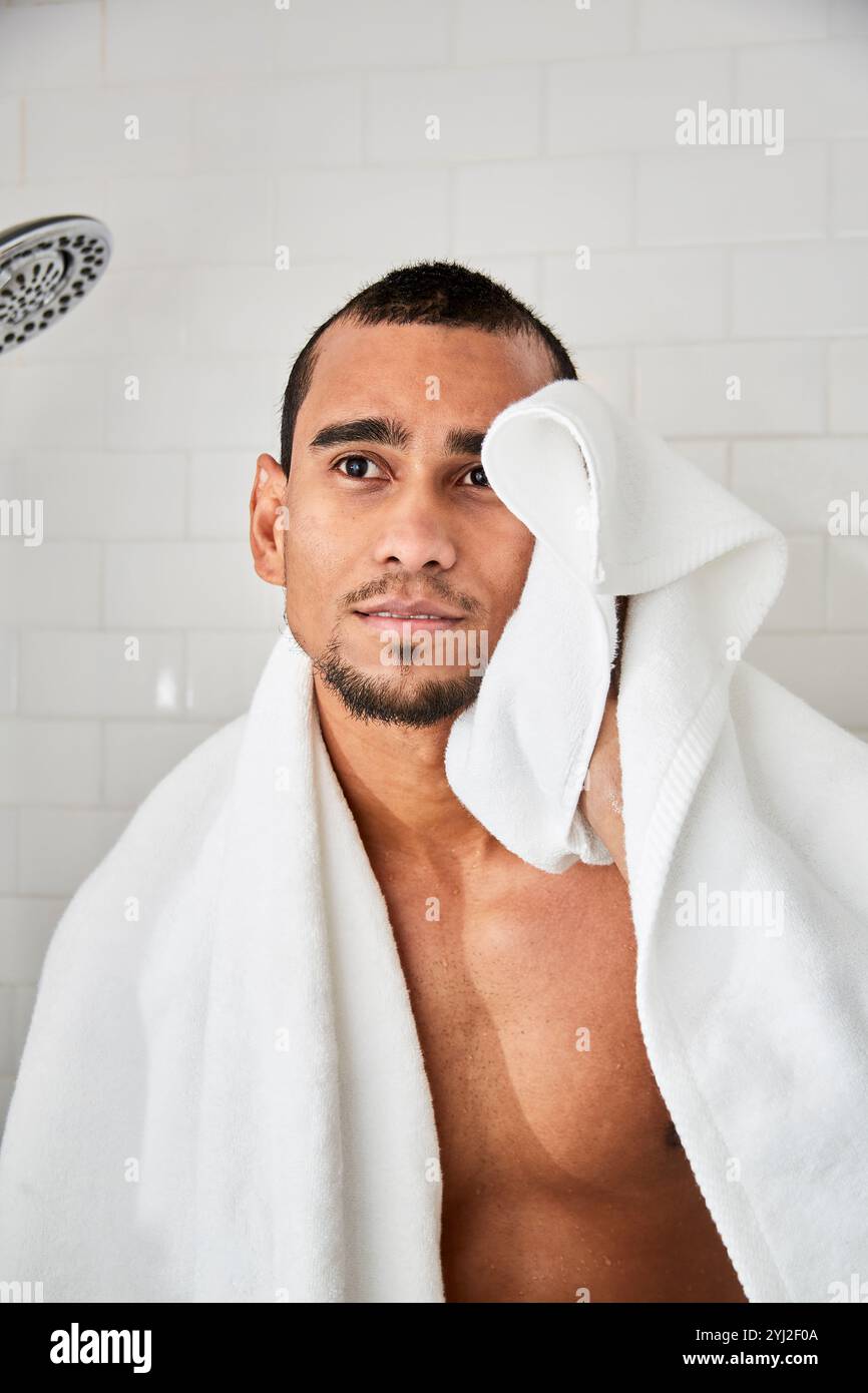 Drying off shower hi-res stock photography and images - Alamy