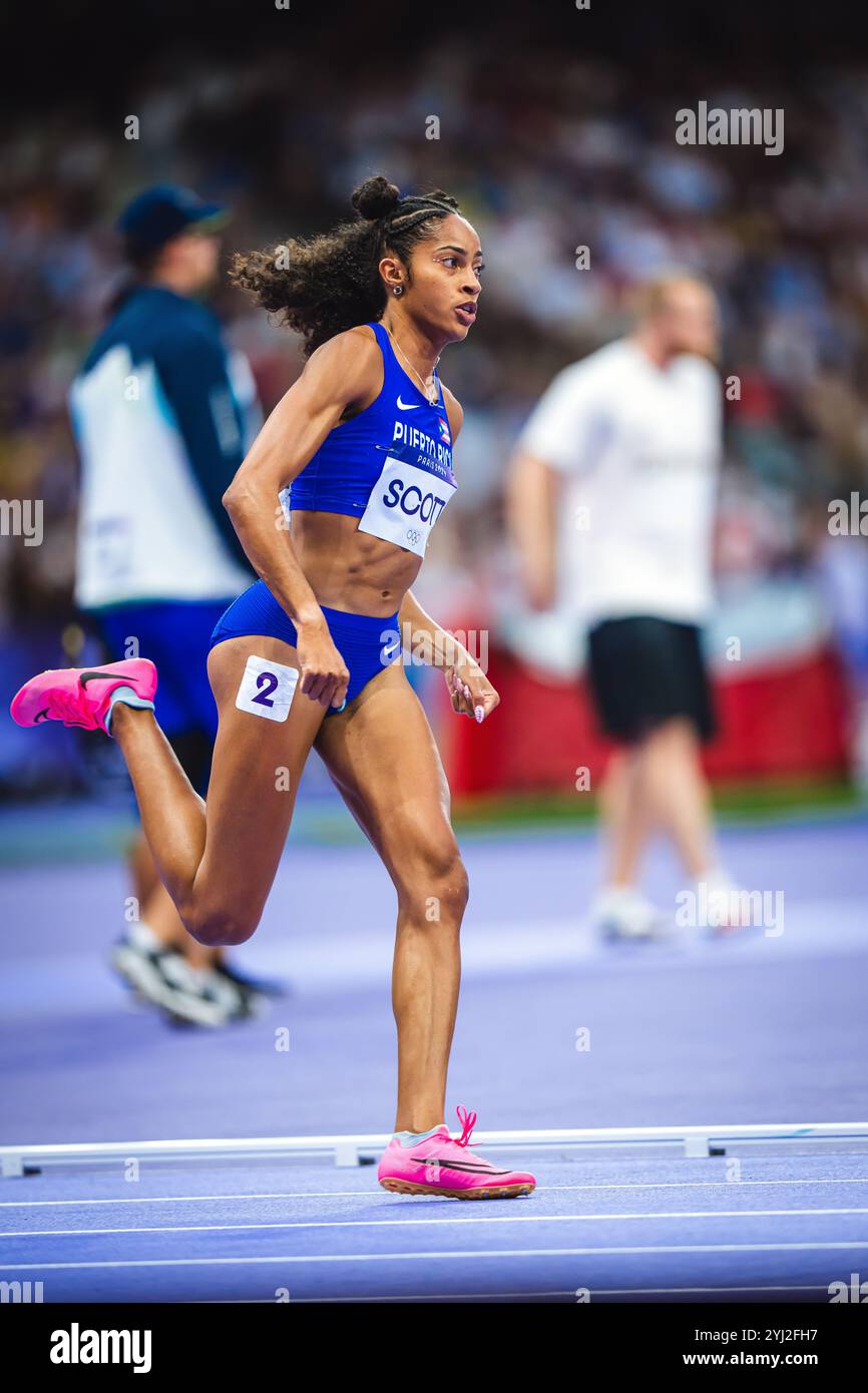 Gabby Scott participating in the 400 meters at the Paris 2024 Olympic ...