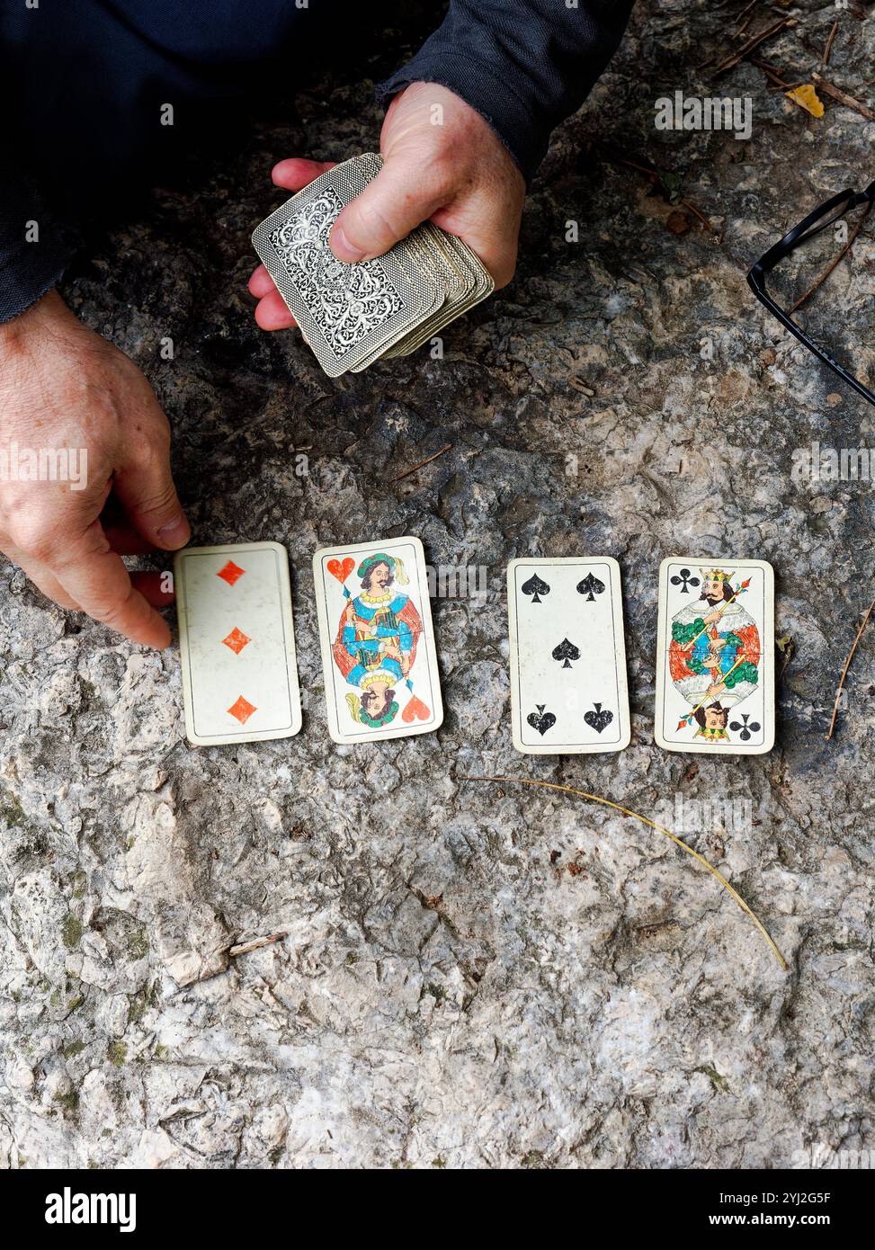 Playing cards laying hi-res stock photography and images - Alamy