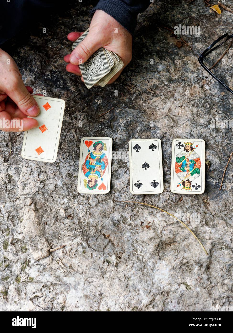 Playing cards magic trick hi-res stock photography and images - Alamy
