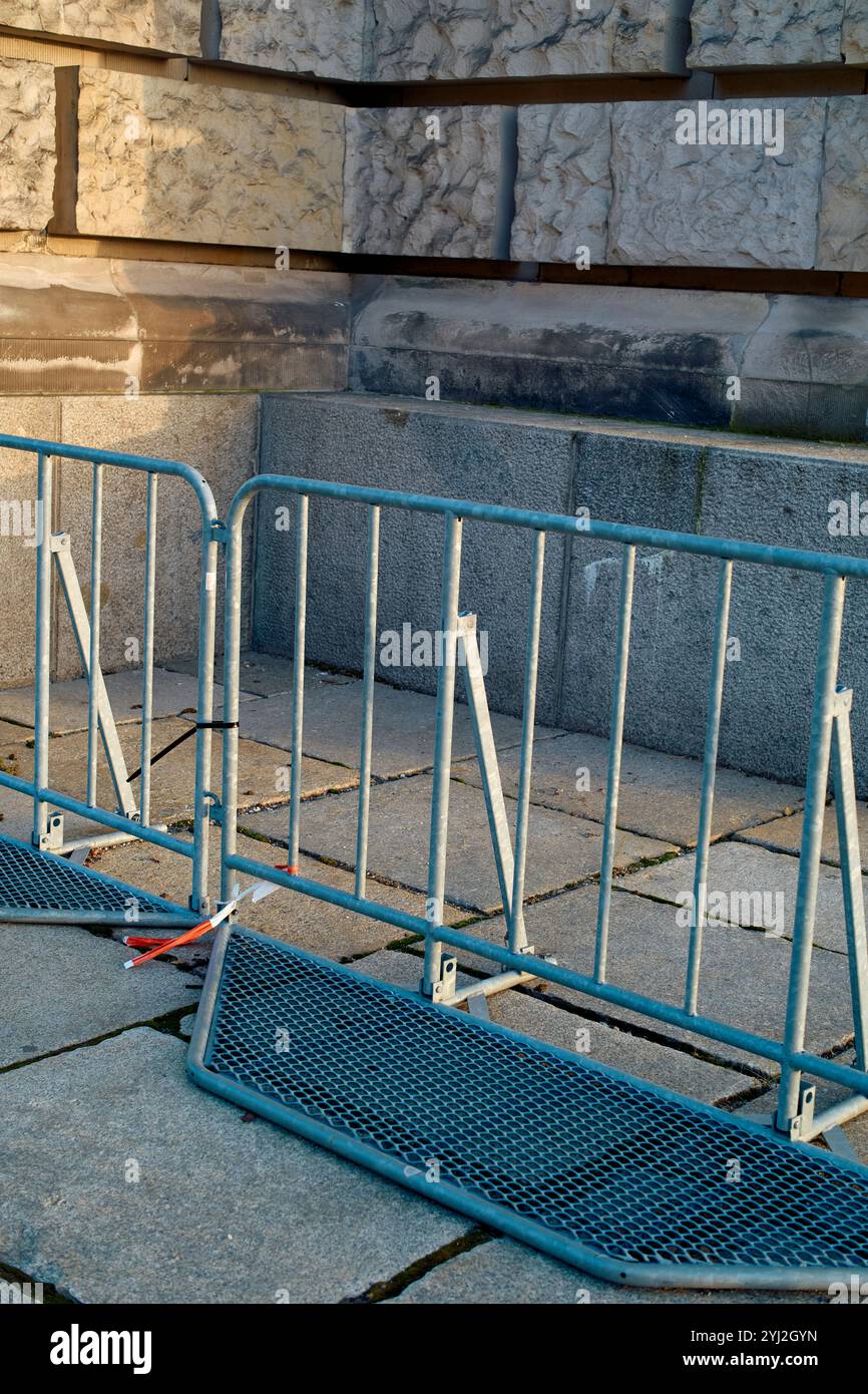 Metal pedestrian safety barriers hi-res stock photography and images ...