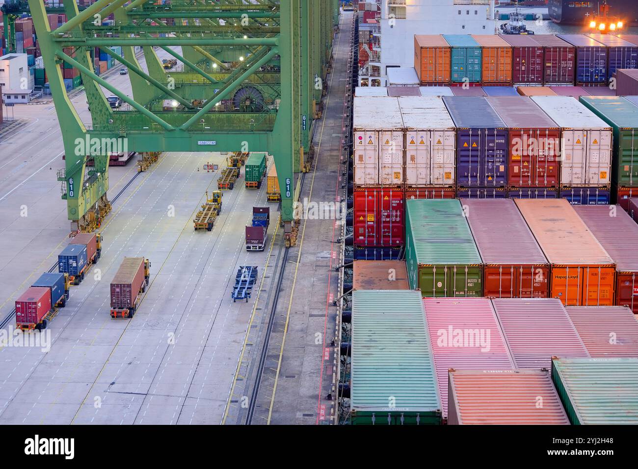 Elevated view container terminal hi-res stock photography and images ...