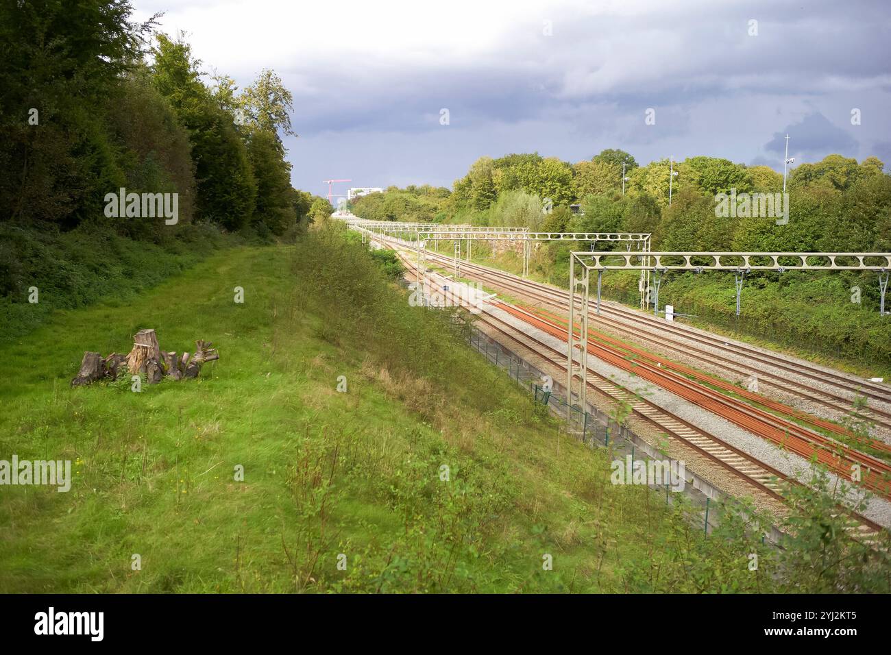 Green embankment hi-res stock photography and images - Alamy
