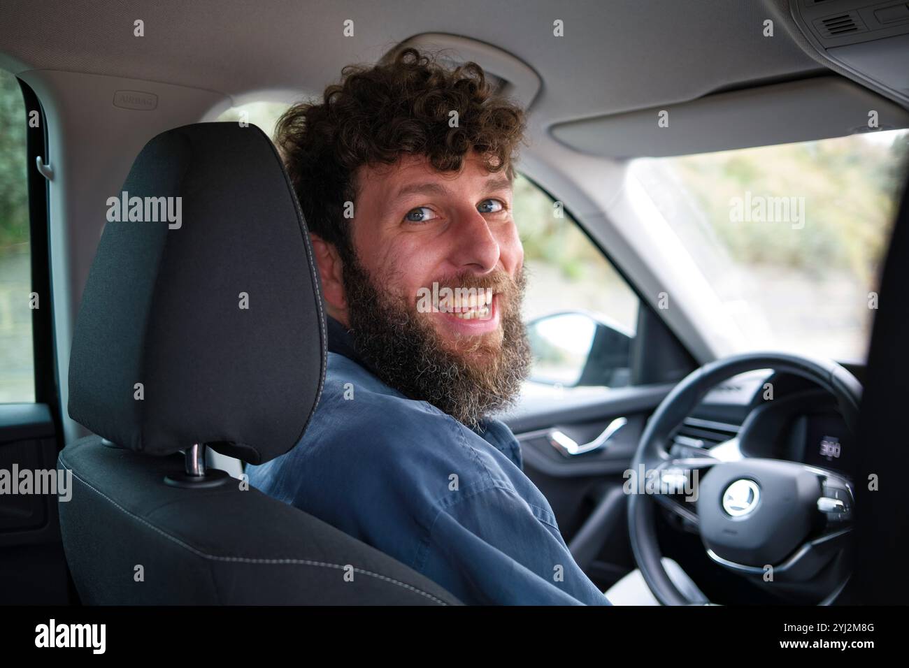 Driver looking back over shoulder hi-res stock photography and images ...