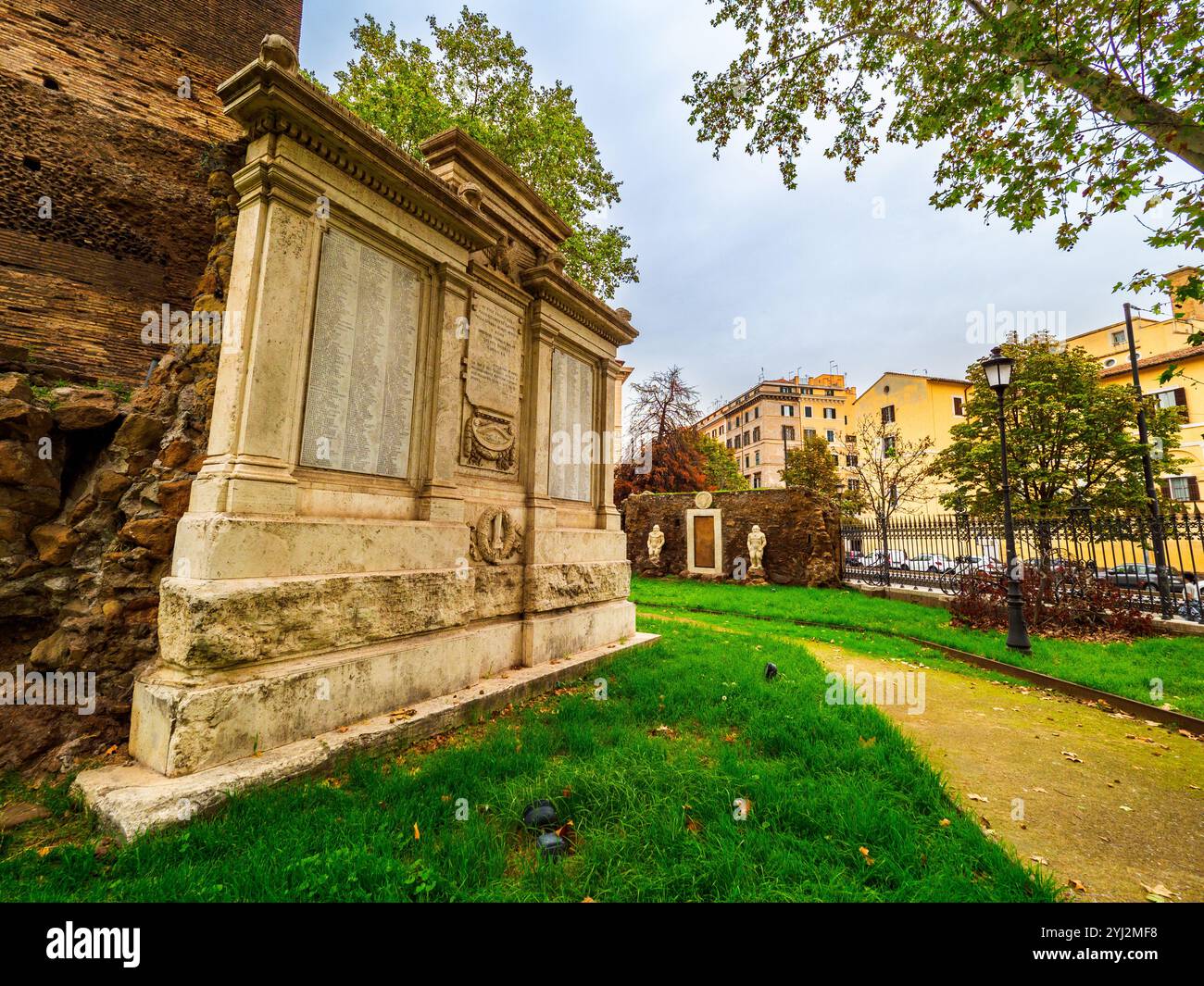Monument to the fallen of the Esquiline, Viminale and Macao in the ...