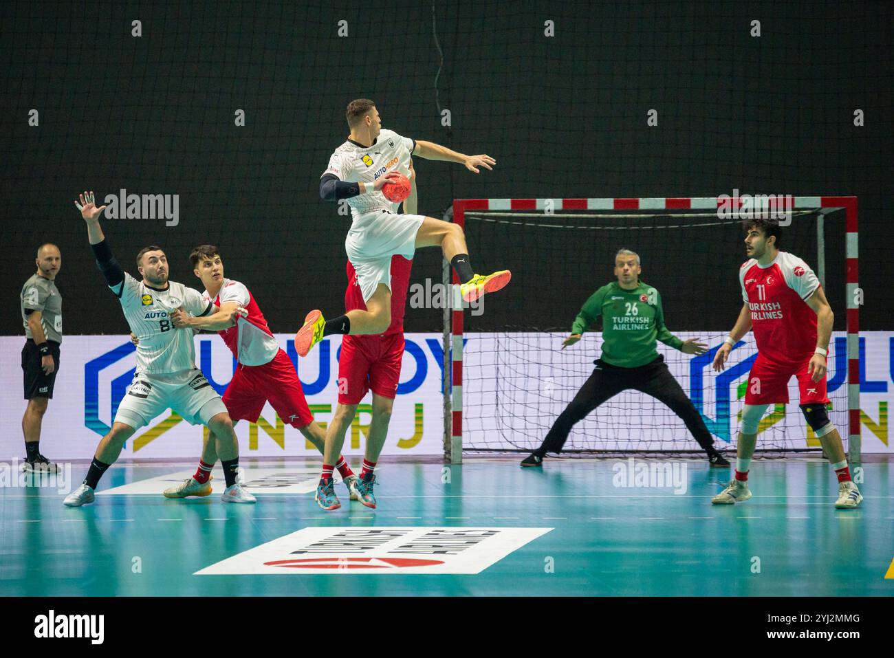 Handballtime hi-res stock photography and images - Alamy