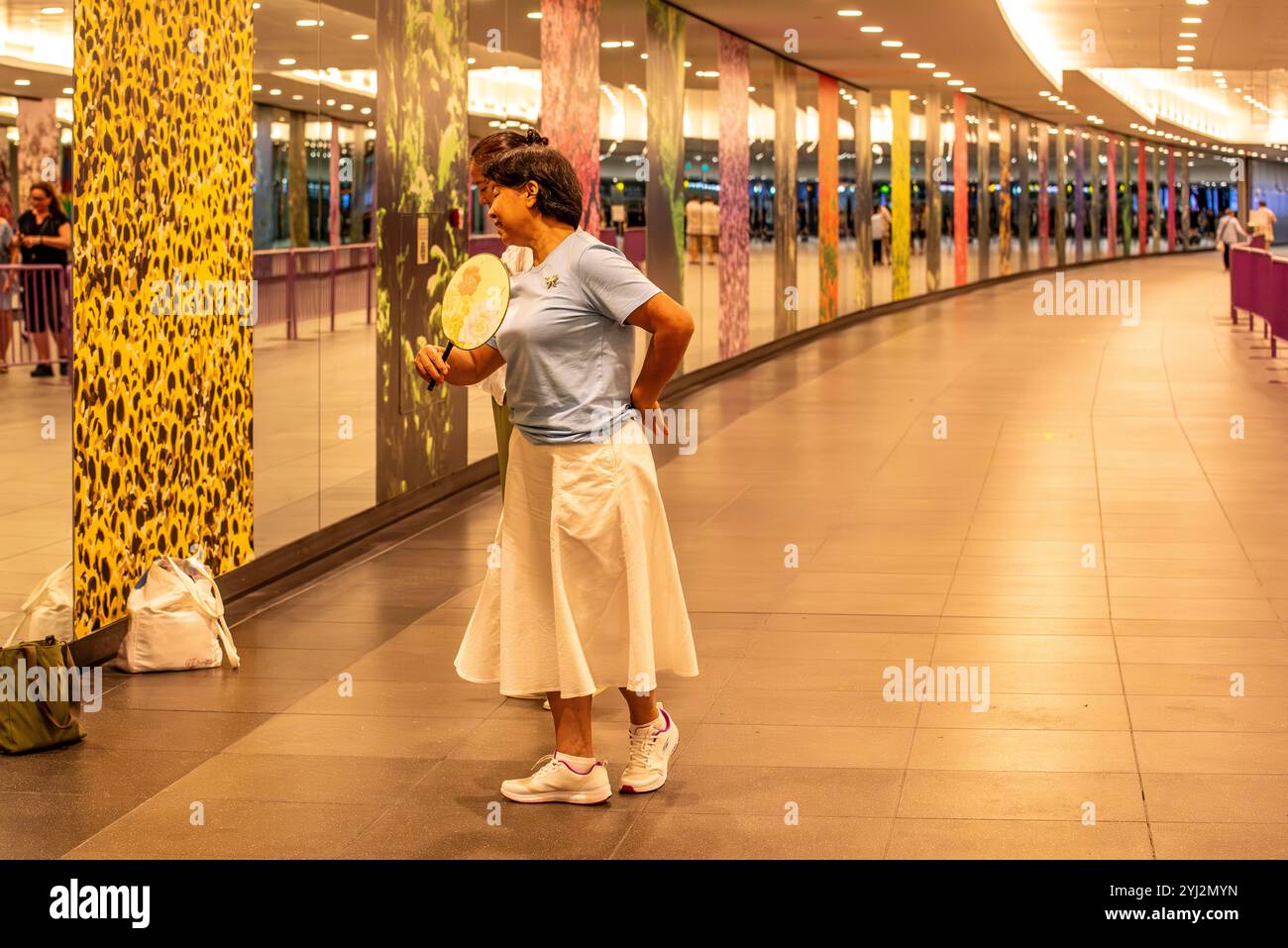 Mrt stations hi-res stock photography and images - Alamy