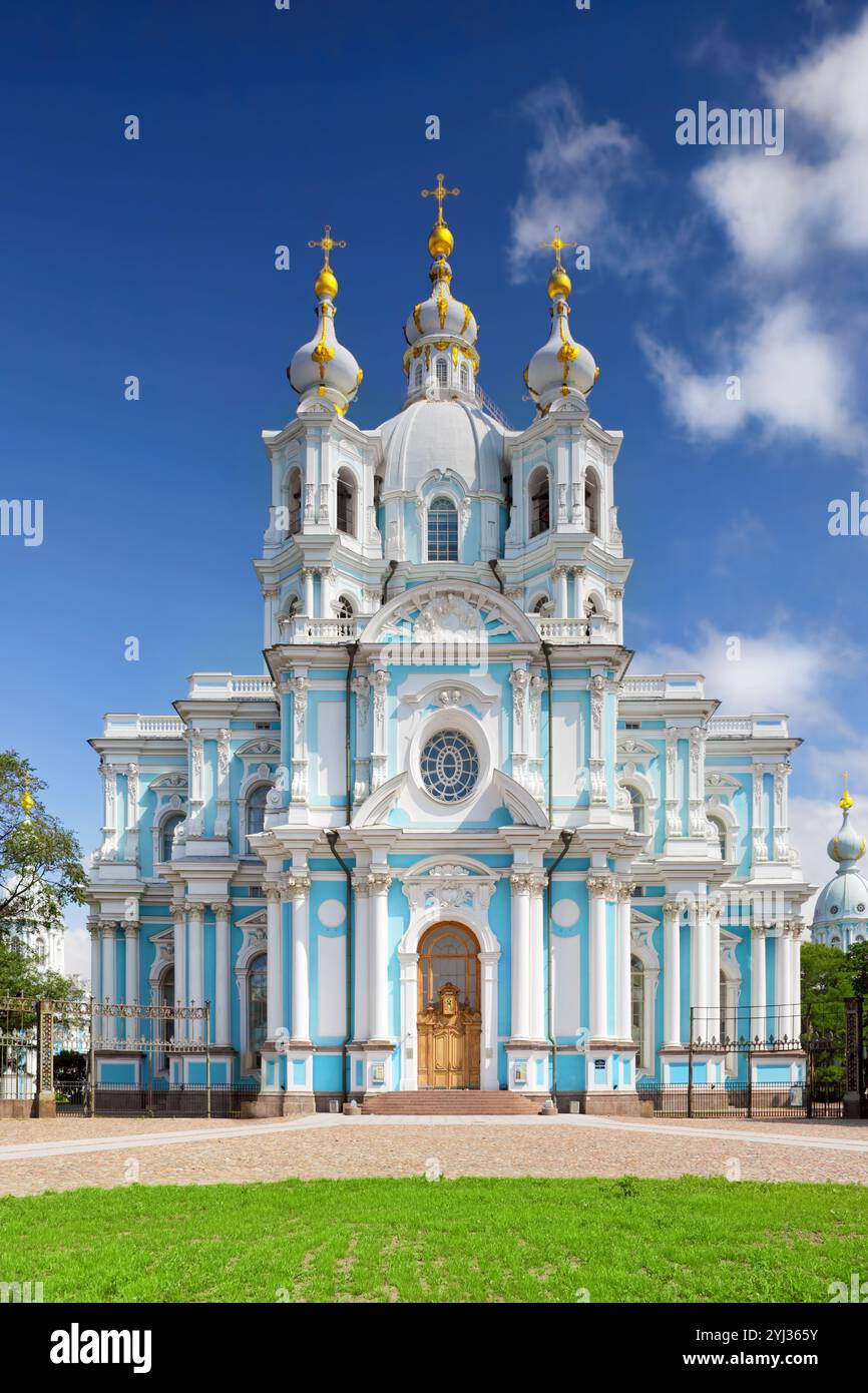 Golden domed resurrection cathedral hi-res stock photography and images ...