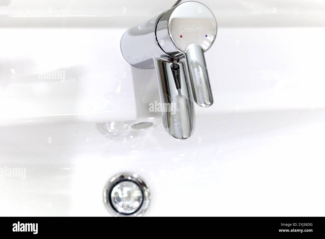 White sink in SPA salon Stock Photo - Alamy