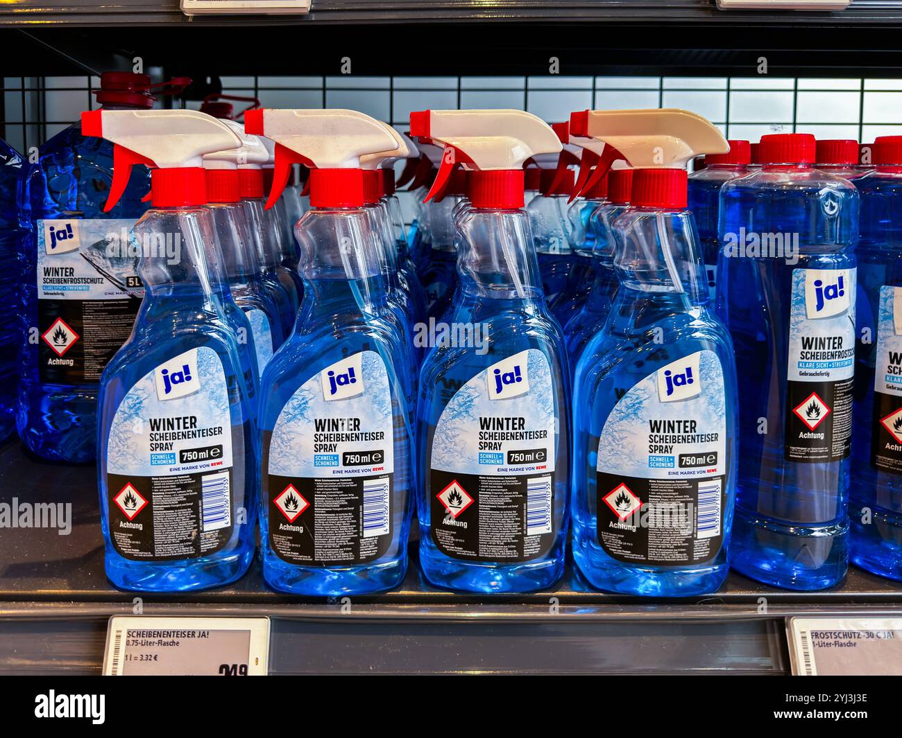 Scheibenspray hi-res stock photography and images - Alamy