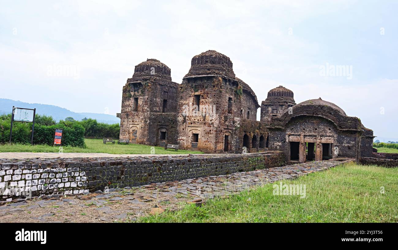 Wide view of the ruined Queen's Palace, located in Ramnagar, Mandla ...
