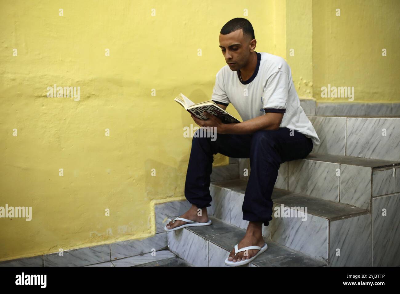 Jorge, a 29-years-old inmate, is reading Prisoners by Drauzio Varella ...