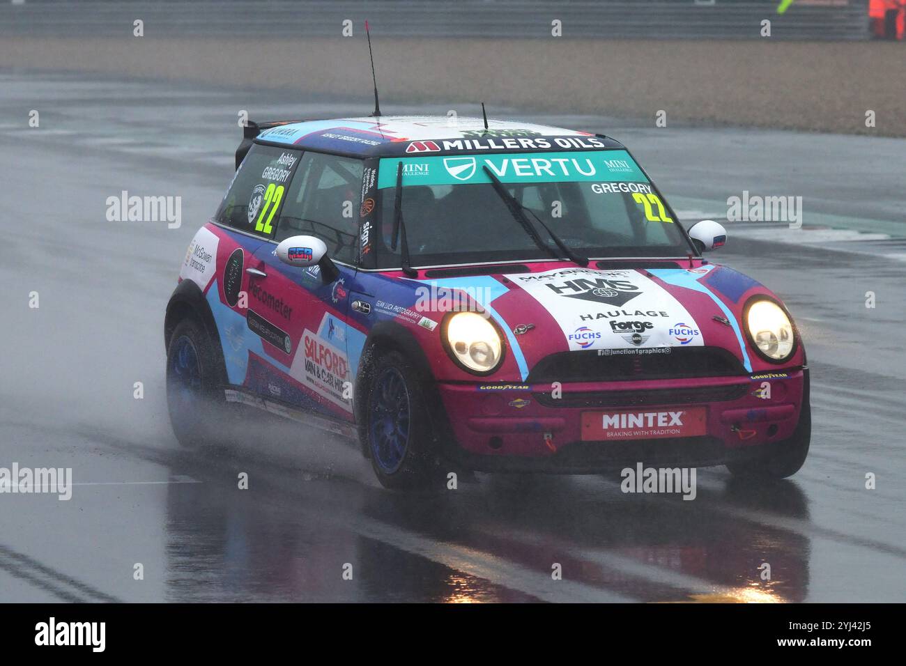 2024 vertu mini challenge trophy hi-res stock photography and images ...