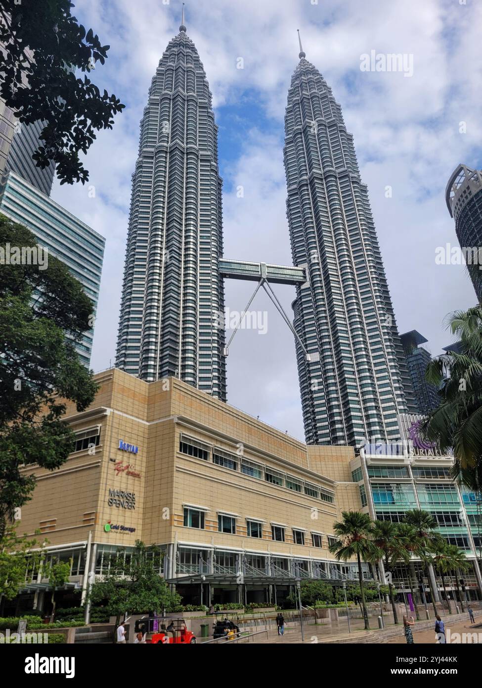 Torres Gemelas Kuala Lumpur Entrada A Las Torres Gemelas PETRONAS En