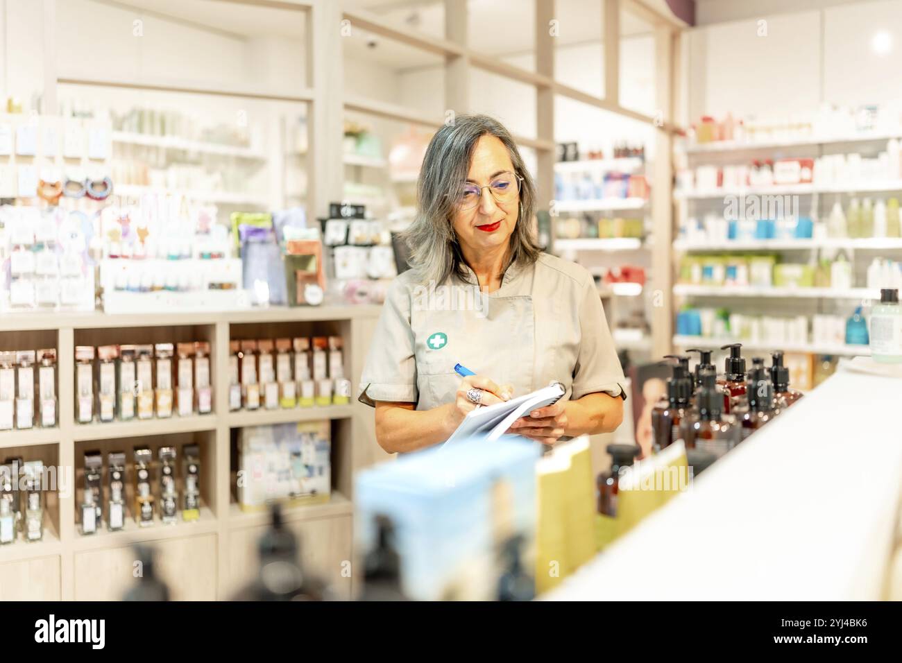 Pharmacy pharmacist inventory hi-res stock photography and images - Alamy