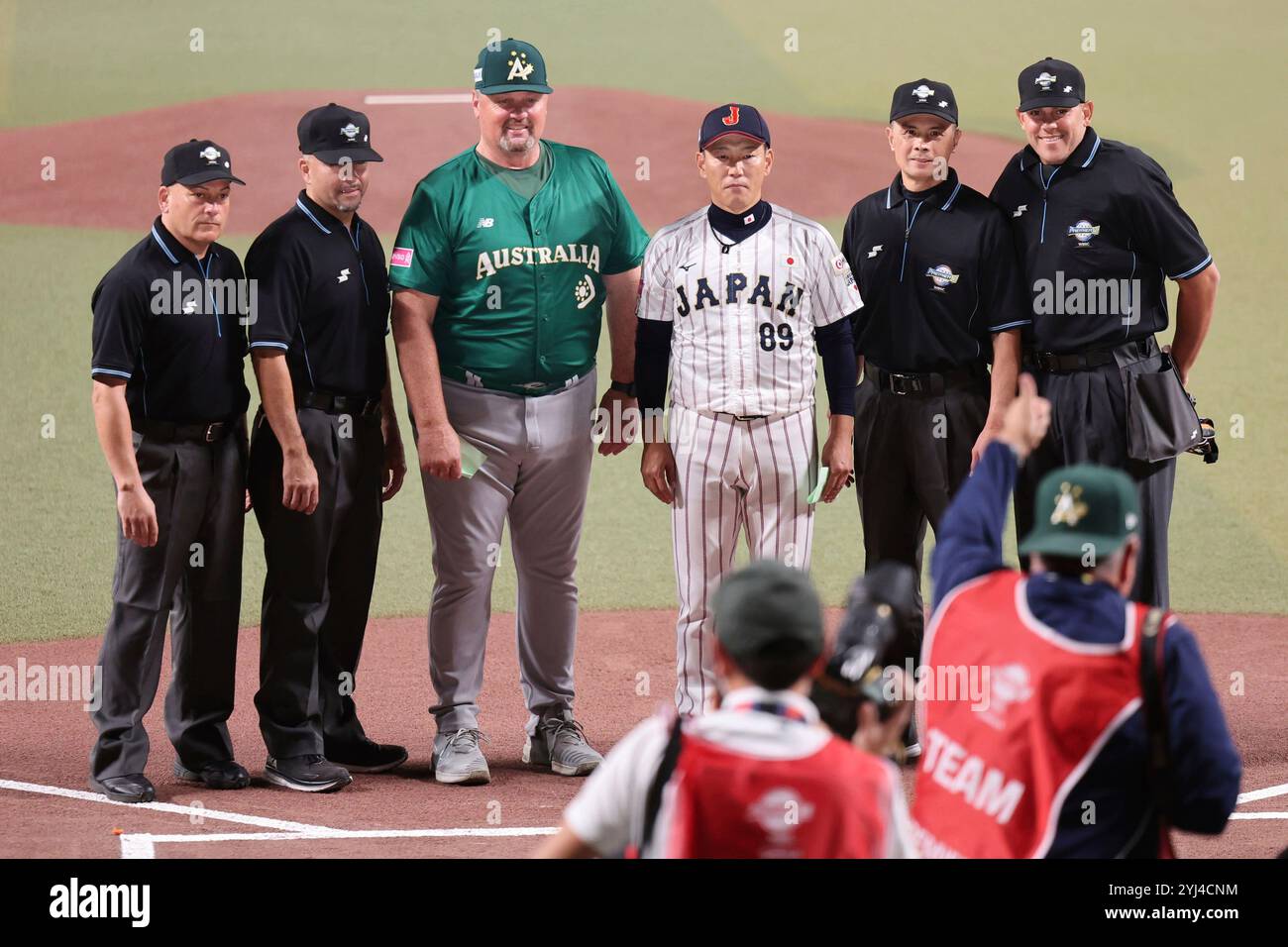Australia's manager Dave Nilsson(3rd from L) and Japan's manager ...