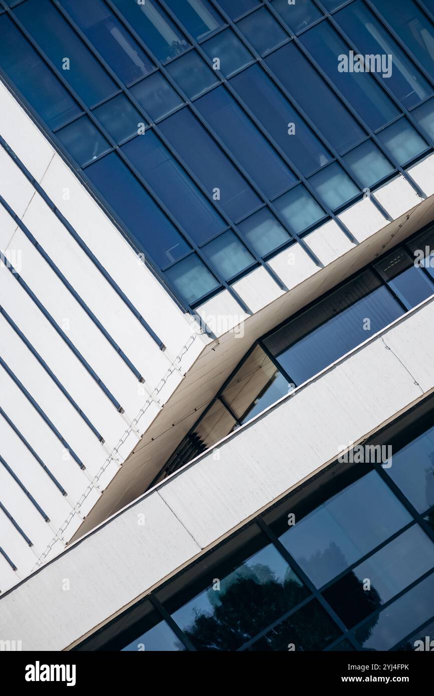 10 story high building construction hi-res stock photography and images ...