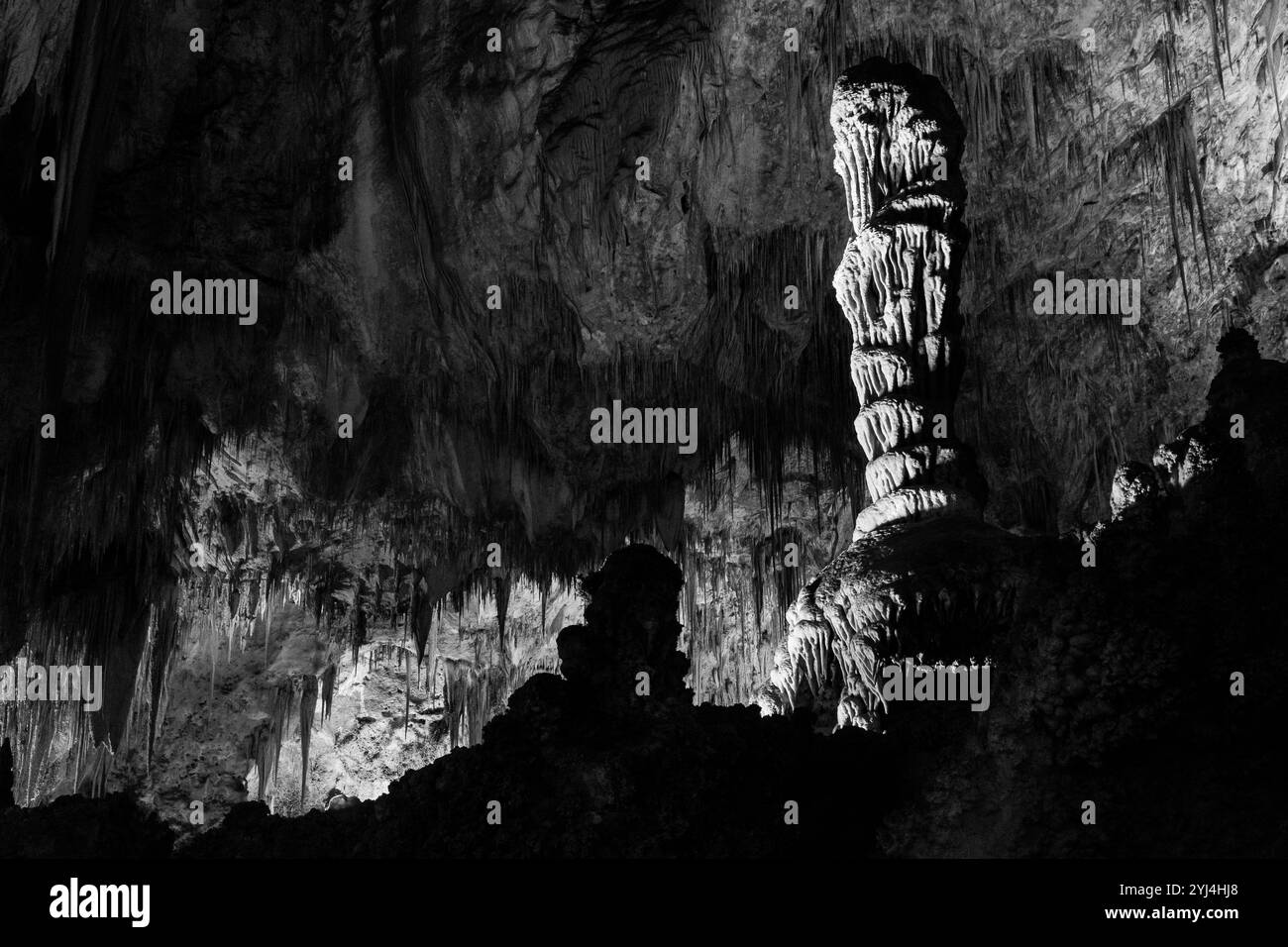 Cave features creating abstract patterns in a large chamber, Carlsbad ...