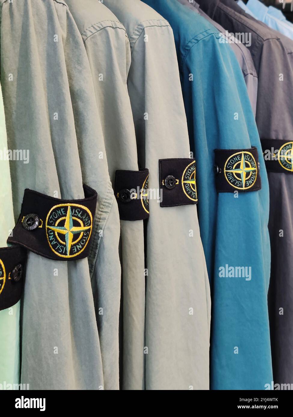 Stone island badge hi-res stock photography and images - Alamy