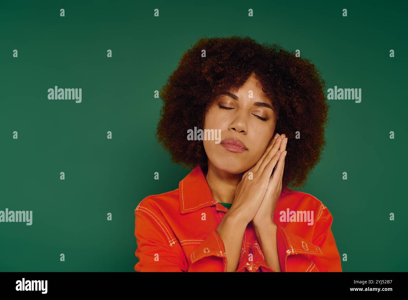 Young pretty woman emotionally hi-res stock photography and images - Alamy