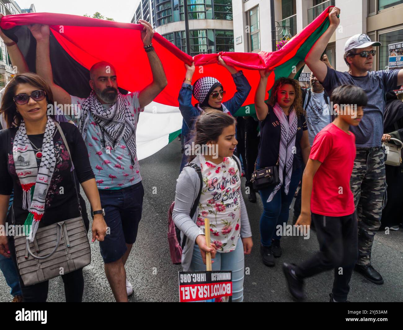 London, UK. 2nd June 2019. People carry the front of a giant ...