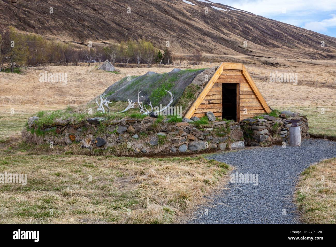 The turf houses of Hjardarhagi farm (Torfhusin I Hjardarhaga ...