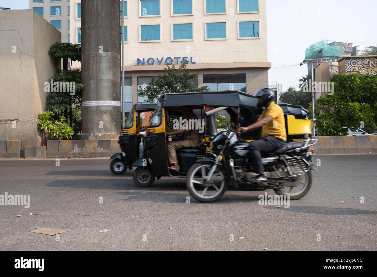 Street scene, Mumbai, India Stock Photo - Alamy