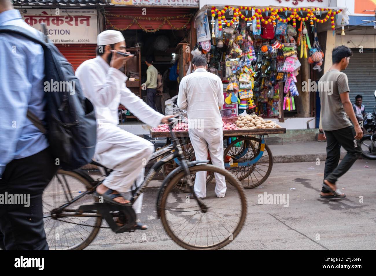 Street scene, Mumbai, India Stock Photo - Alamy