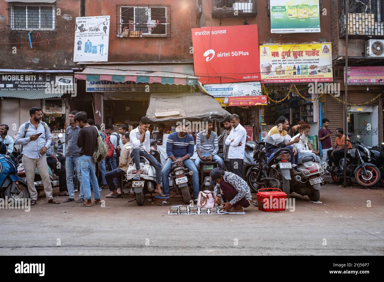 Street scene, Mumbai, India Stock Photo - Alamy